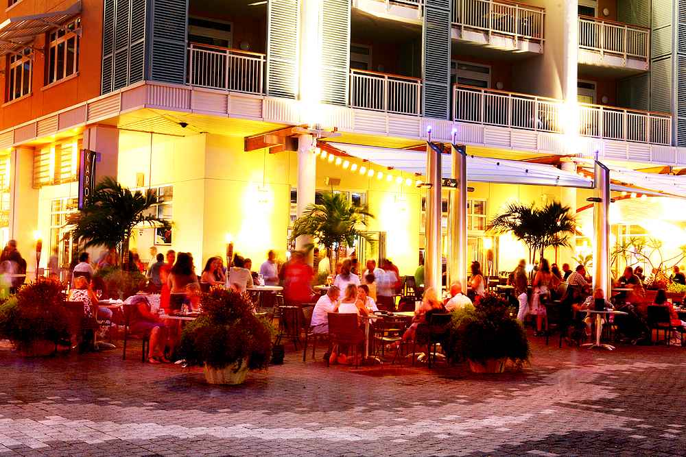 The Best Bars in Seven Mile Beach | Cayman Good Taste
