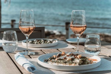 The Best Waterfront Restaurants in Grand Cayman | Cayman Good Taste